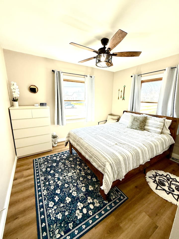 Blue Bungalow - Cedar Rapids, IA