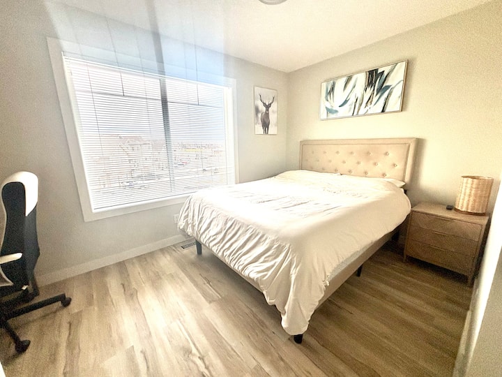 Riverside - Private - High River