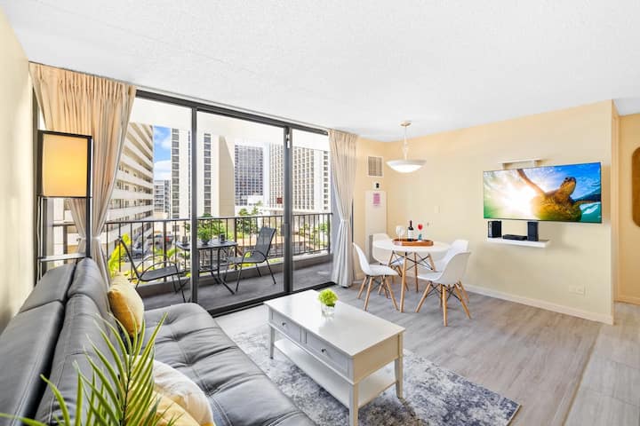 Brand New Listing Waikiki Sunset + Free Parking - Kailua, HI