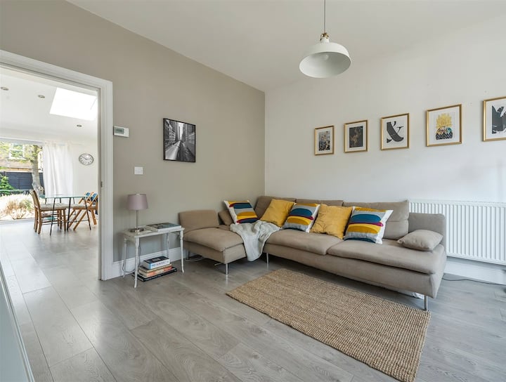 Tranquil Garden Room Near Stratford International - London