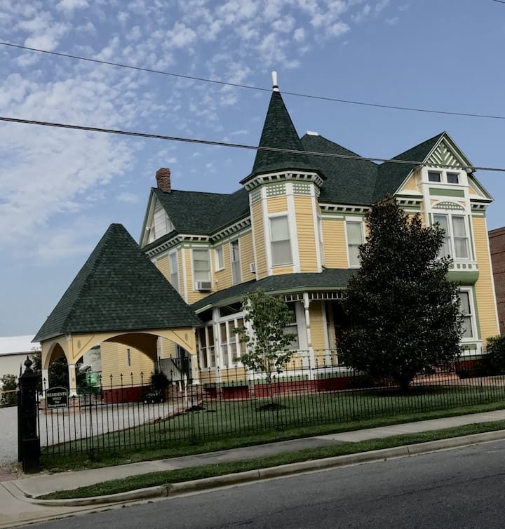 Southern Charm Stays - Paducah, KY