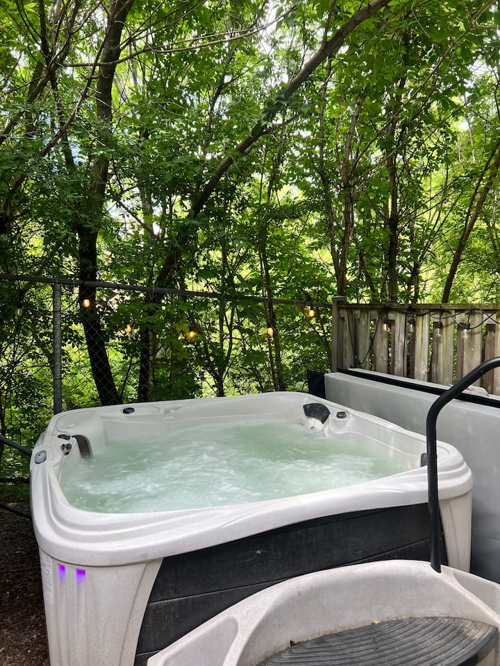 Cozy Oasis With Hot Tub In Kirkendall North - Hamilton