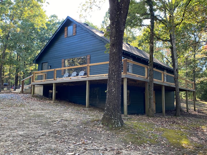 A Warm Welcome At The Oaks Retreat. - Mena, AR