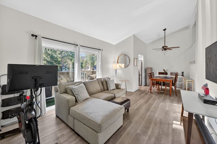 Beautifully Remodeled Condo In Heart Of Fullerton - Brea, CA