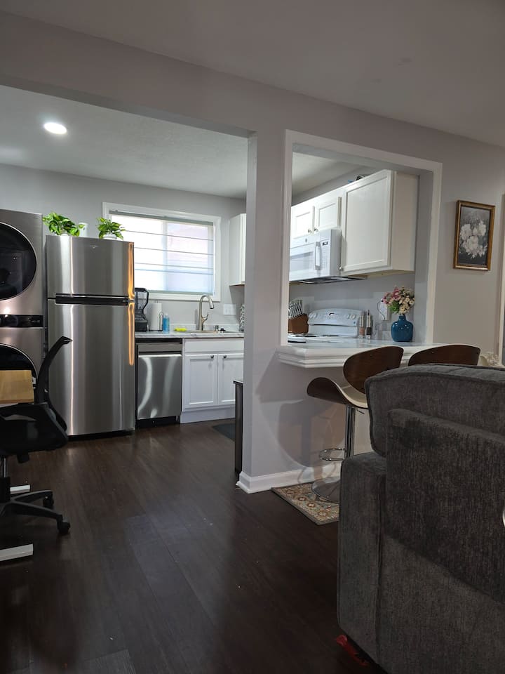 Spacious Suite: Two King Beds: Modern & Relaxing! - Kansas City, KS