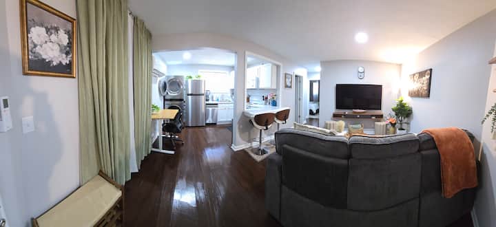 Spacious Suite: Two King Beds: Modern & Relaxing! - Kansas City, KS