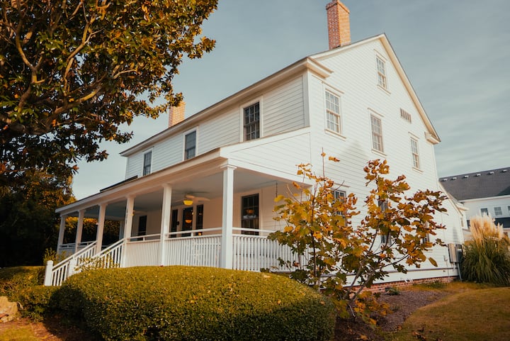 Beautiful, Large Home Manteo (5 Bedroom, 4 Bath) - Nags Head, NC