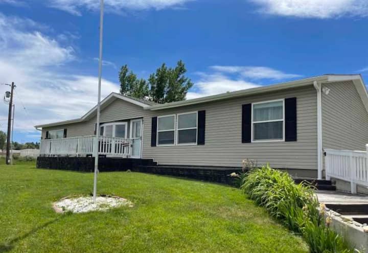 Family-friendly Home W/ Yard & Outdoor Adventures - Thermopolis, WY