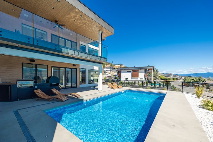 Resort-style Home With Lake Views - Canada