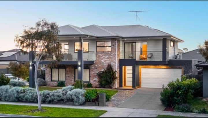 Wetlands Views At Serene Botanic Ridge Property - Cranbourne