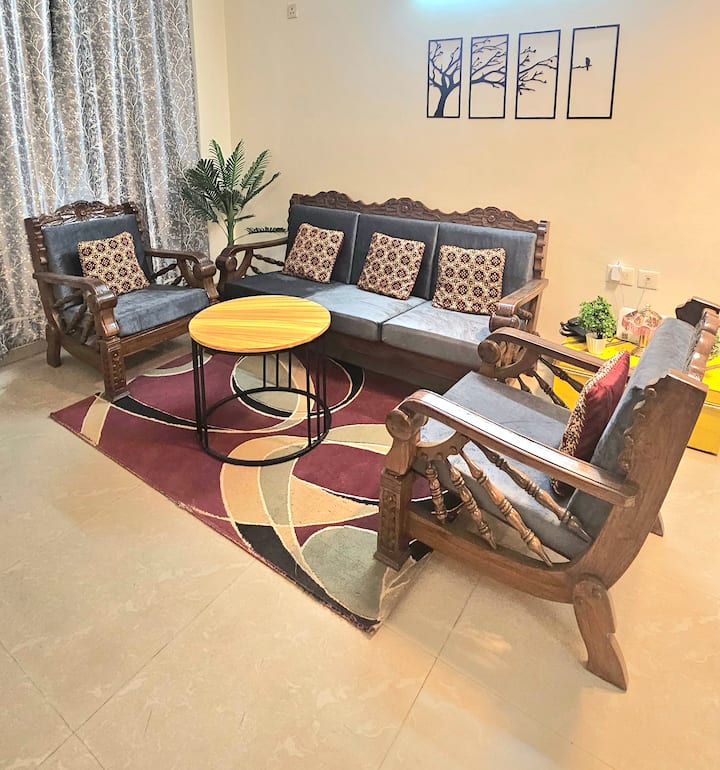 Sampan Stays | 2bhk Flat | Nr. Sec-76 Metro & Mall - Noida