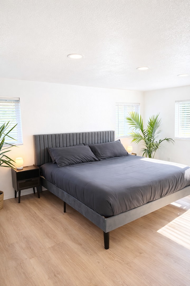 The Evergreen King Suite - Forks, WA