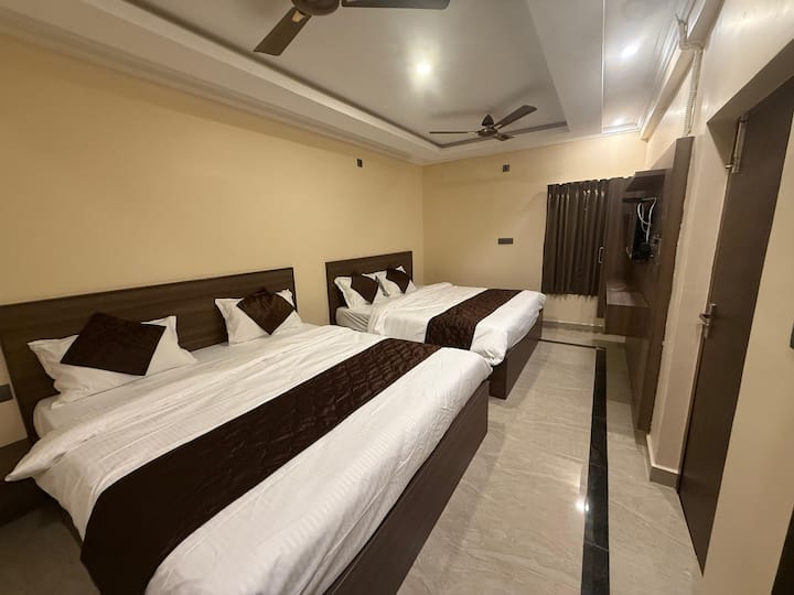 Family Stay Near Kamakshi Temple | 2 King Beds - Kanchipuram