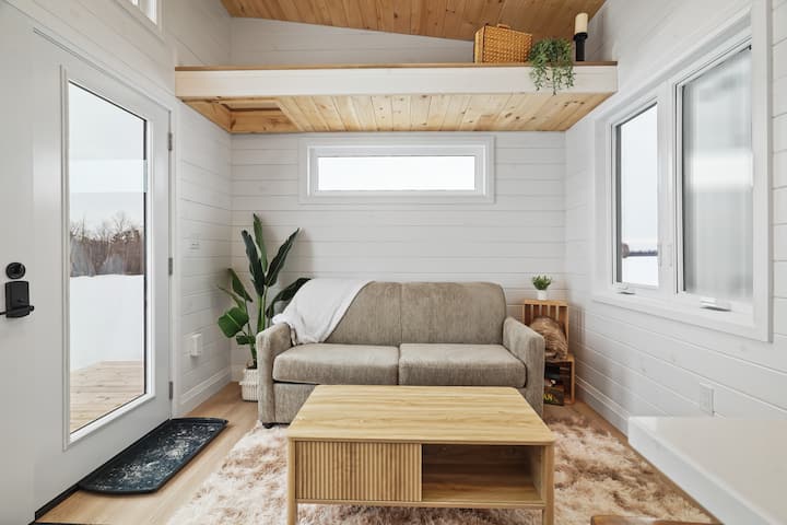 Cozy Tiny Home | Hot Tub, Sauna & Cold Plunge - Ontario