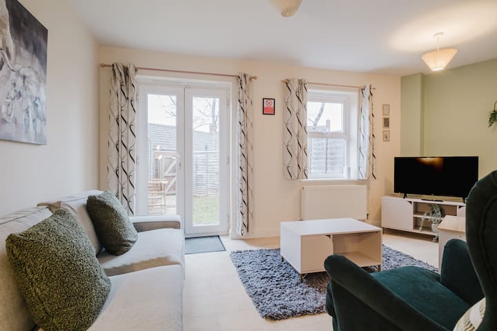 Modern And Comfortable 4 Bedroom House - Bedford