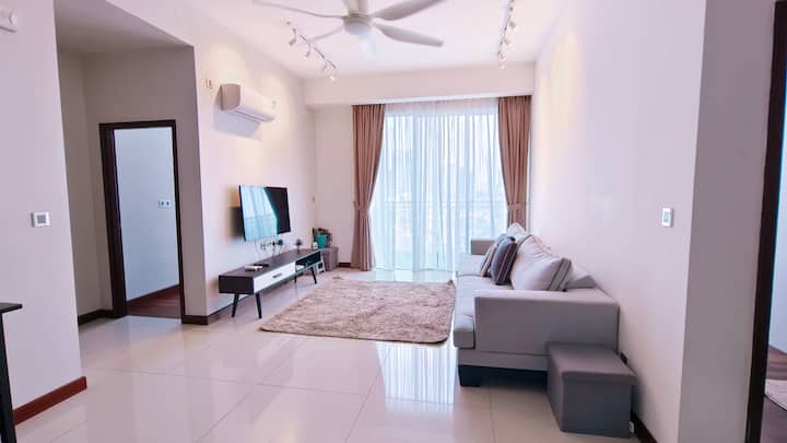 Lovely Designed 4bed Apt With 3 Free Parking/pool - Woodlands