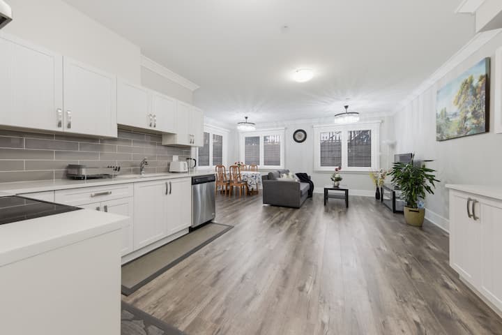 Modern Seaside Sanctuary | 1 Br Executive Suite - White Rock