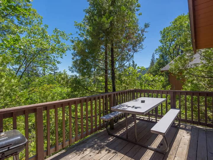 Lake Chalet W/ Breakfast(select Stay) & Allows Pet - Bass Lake, CA