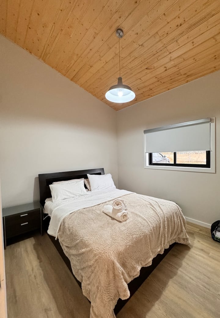 Queen Bed - Jindabyne