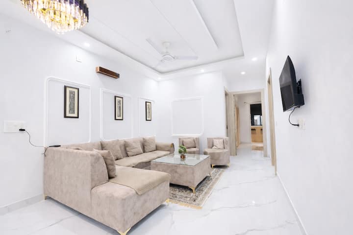 Serene Crest 4bhk Luxury Stays - Dehradun