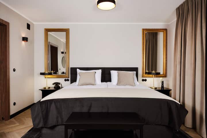 Dethloff Art Residence Tamara ŁEmpicka - Warsaw