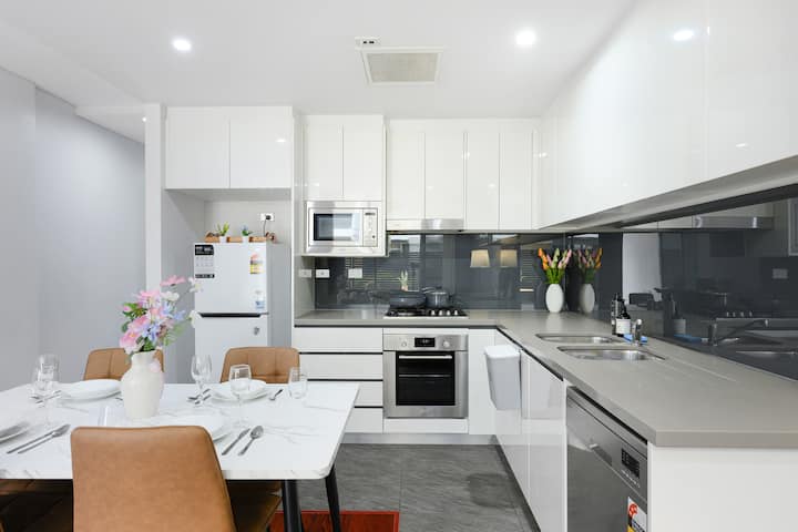 Ryde · Warm 2br Stay With Pool & Gym Near Station - Ryde