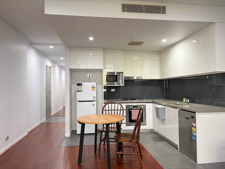 Ryde · Warm 2br Stay Near Train Station - Ryde
