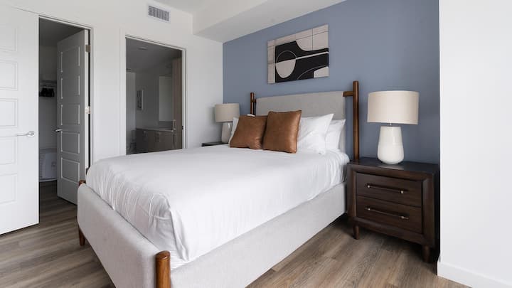 Landing | Chic 2bd, Pool - Miami