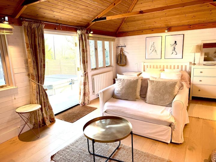 Cosy Chalet - Hot Tub & Free Parking In Chilterns - United Kingdom