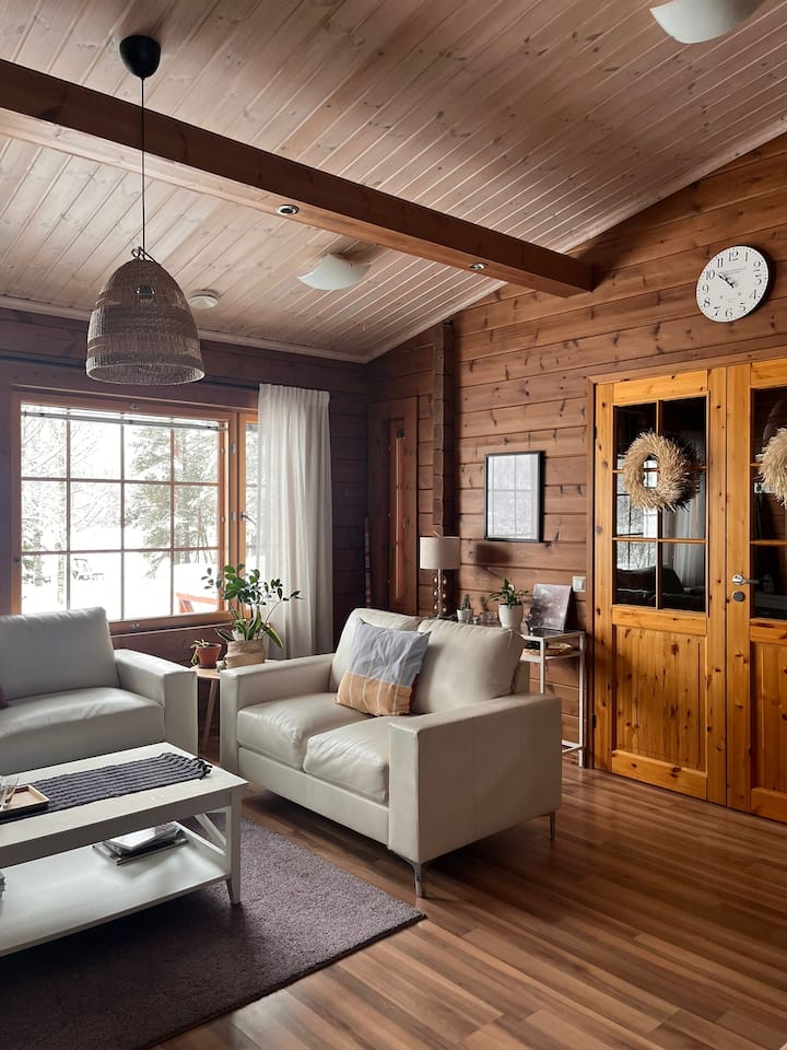 Hirsitalo Järven Rannalla - Paltamo