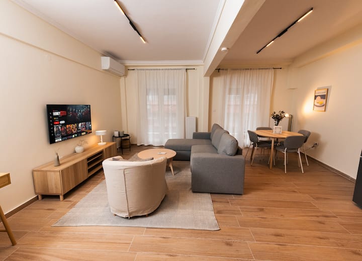 Executive 2br Balcony Residence 300 Mbps Wifi Desk - Thessaloniki