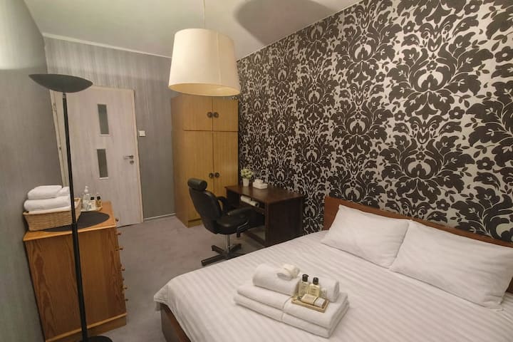 Cozy Double Room On Lepkowskiego St – Quiet Area - Krakow