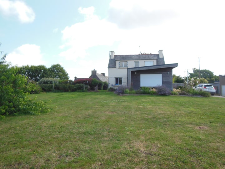 Une Petite Maison De Charme, Entre Mer Et Campagne - Plougrescant