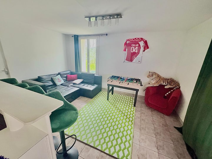 Sympathique Appartement De 2 Chambres Au Calme - Carros