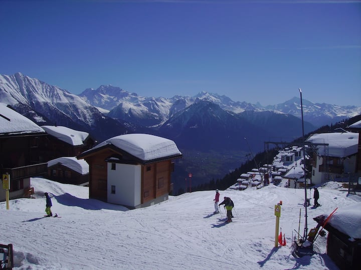 Logieren Neben Der Piste Auf 2000 Meter üBer Meer - Bettmeralp