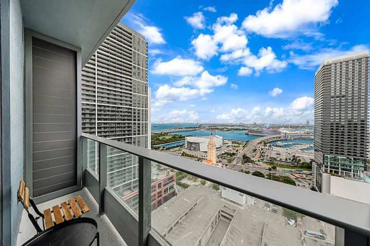 Prime Studio | Rooftop Pool | Free Metromover - Miami