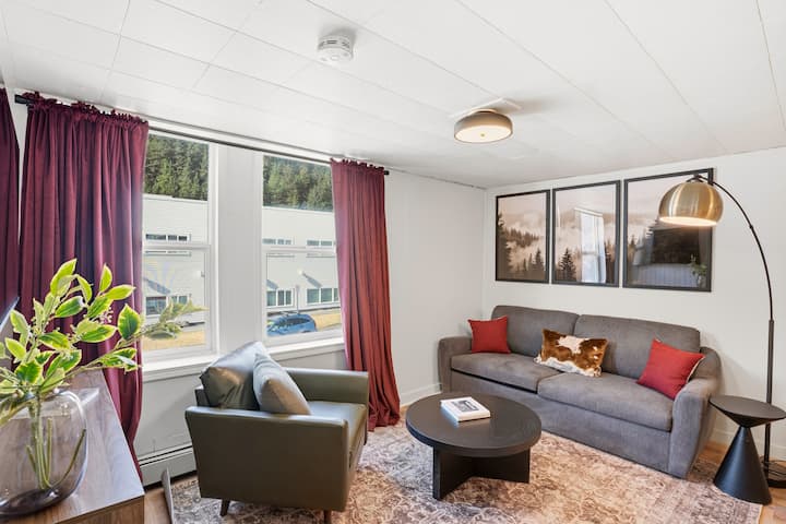 Downtown Mountain View Apartment Next To Shopping - Seward, AK