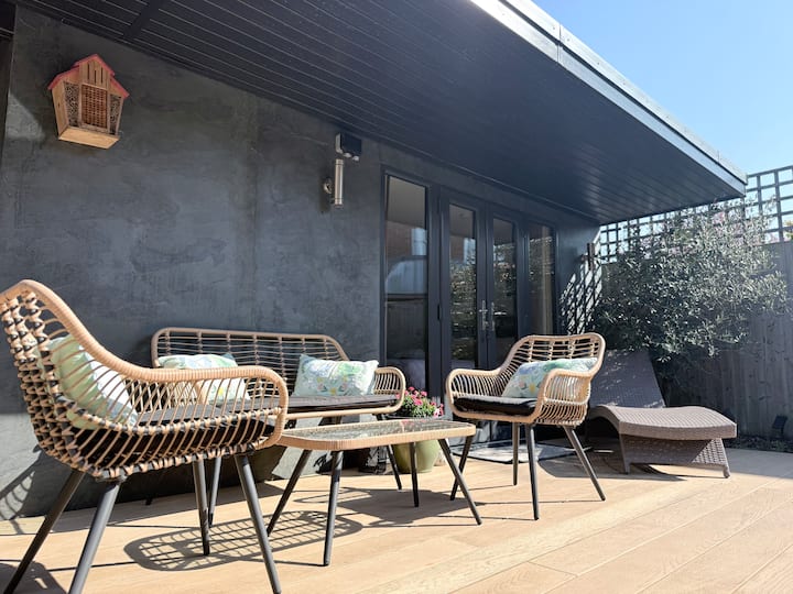 Modern Summer House | Private & Self-contained - Aylesbury