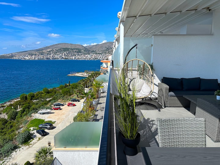 Stylish 3br Penthouse W/seaviews & Private Parking - Albanien