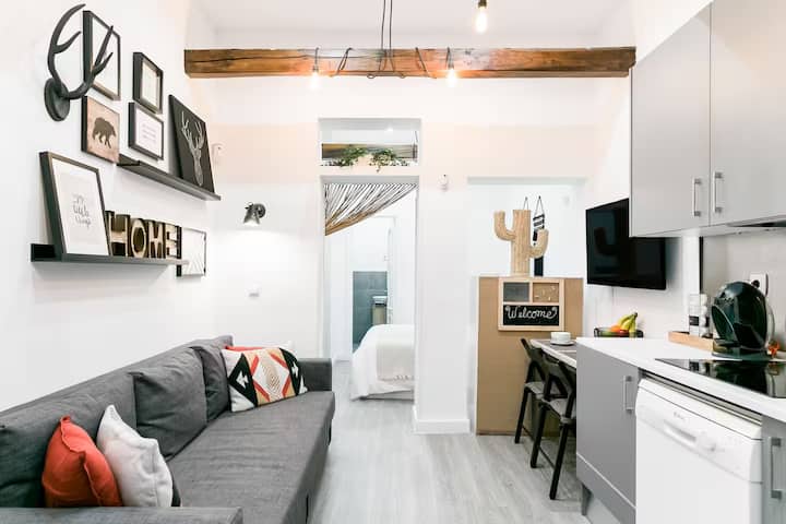 Chic Malasaña Studio Near Gran Vía & Callao - Madrid