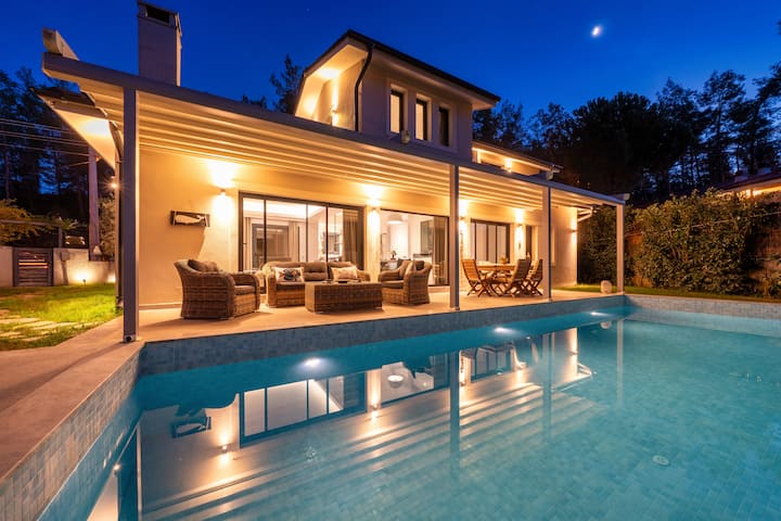 Lüks Villa • Isıtmalı Havuz • Doğa İçInde Göcek - Göcek