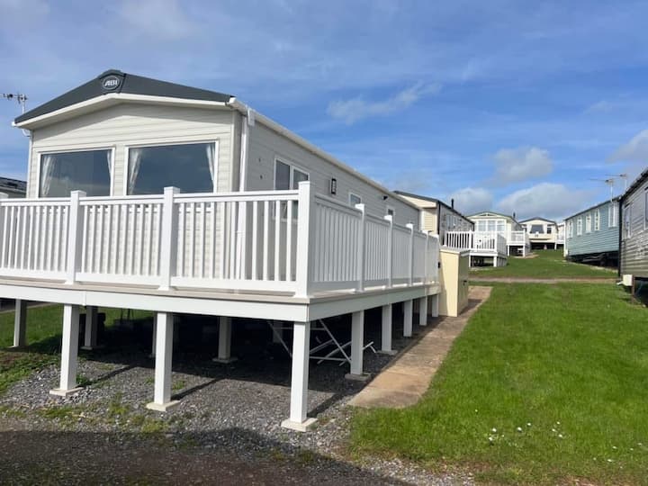 2 Bedroom Caravan Large Decking On Juniper Close - Exmouth