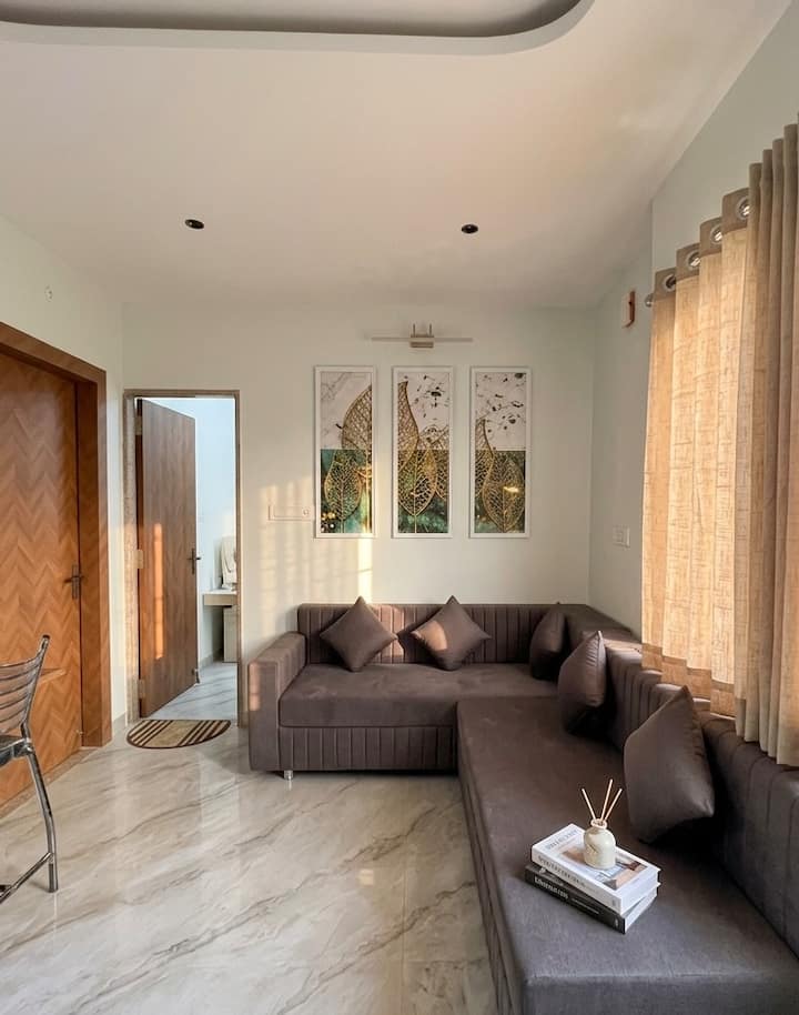 Skyview Luxe Stay - Near Bombay Hospital - Indore