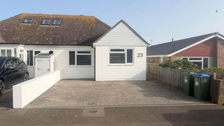 Seaside Bungalow Retreat - Seaford