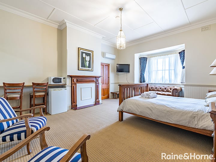 Unit 2, Grange Apartments - Sooo Close To Hospital - Bathurst