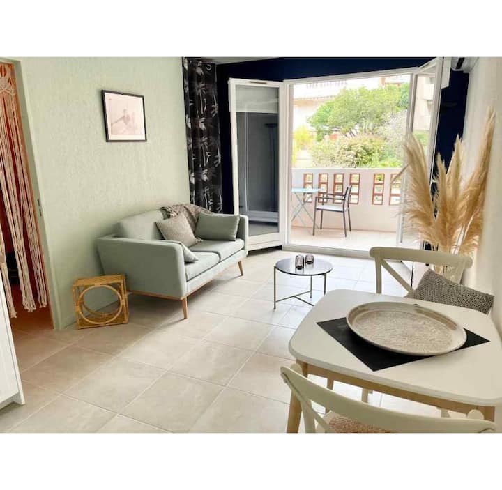 Quiet Center Apartment With Terrace - Sainte-Maxime