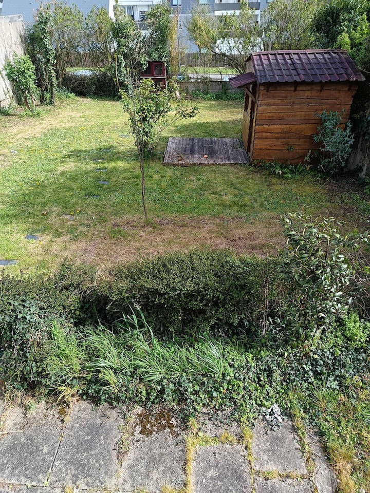 Maison Proche Centre Ville Dans Quartier Calme. - Laval, France