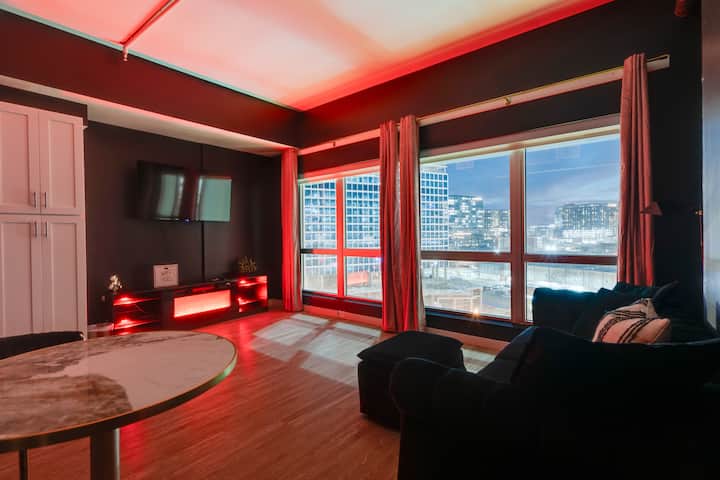 Modern Sobro 1br | Pool Access & City Views - Nashville