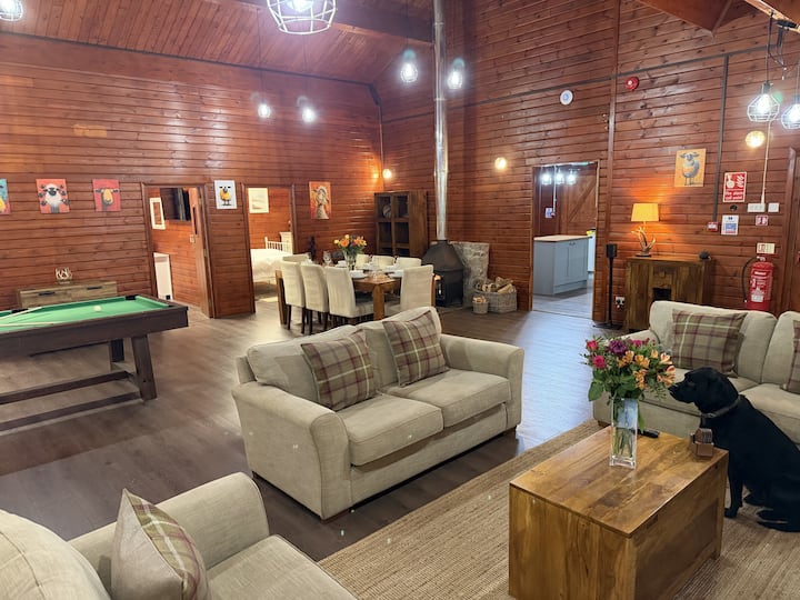 Luxury Alpine Cabin • Pool Table • Nr Betws-y-coed - Snowdonia National Park