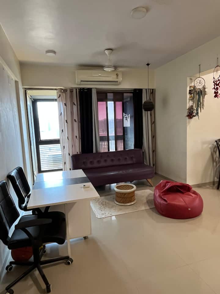 A Cosy 2 Bhk Near Vaishnodevi Circle - 阿默達巴德